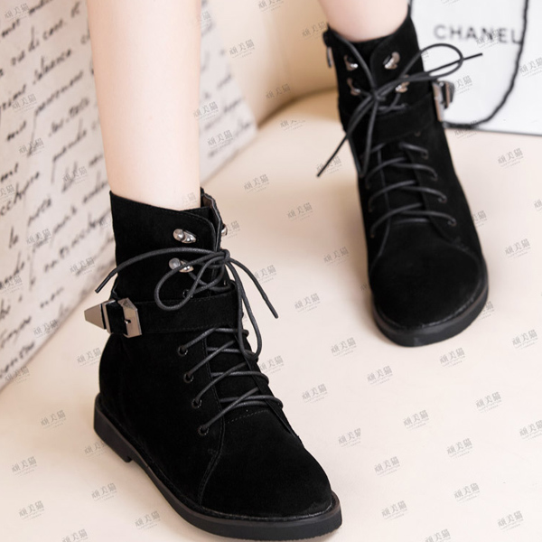 Retro Leather Buckle Strap Womens Boots on Luulla